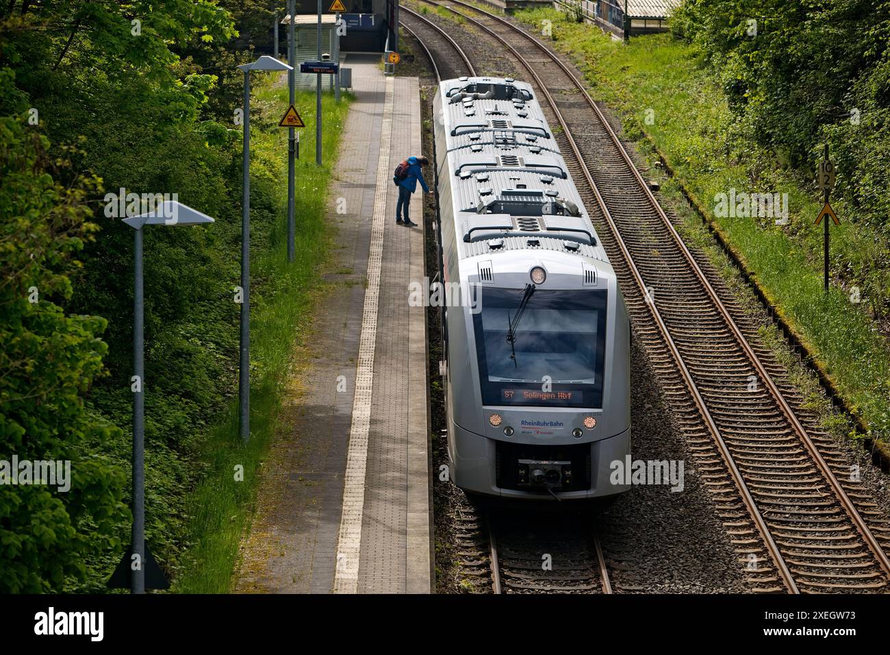 Diesel multiple units at the Solingen-Schaberg stop, Solingen ...