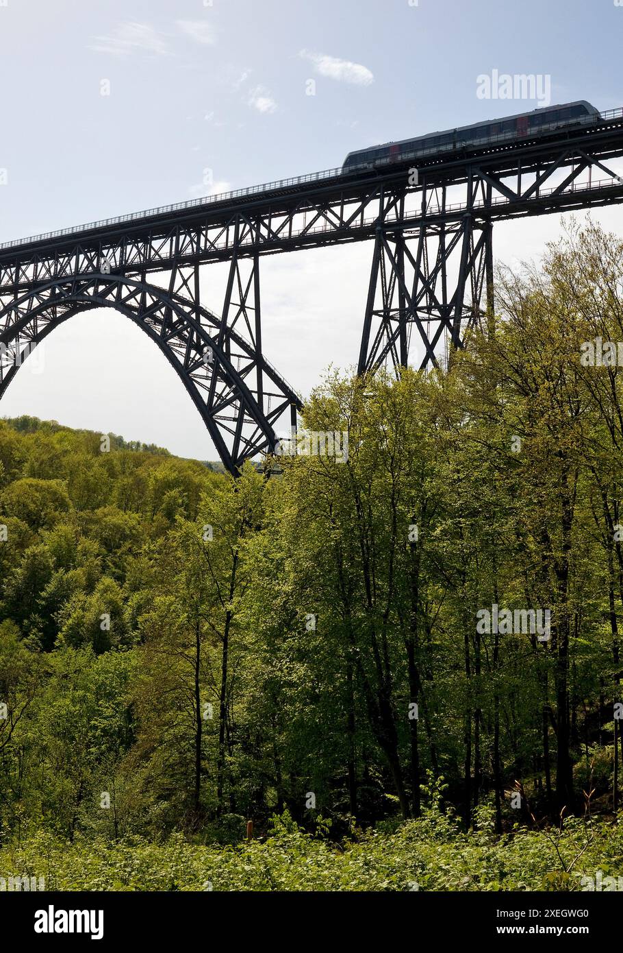 Muengstener Bridge with diesel railcars, highest railway bridge in ...