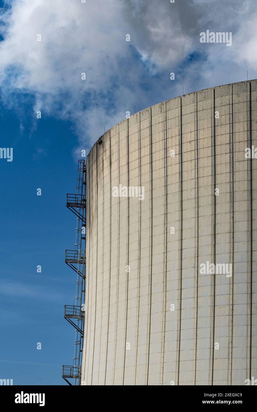 Cooling tower in a coal-fired power plant Stock Photo - Alamy