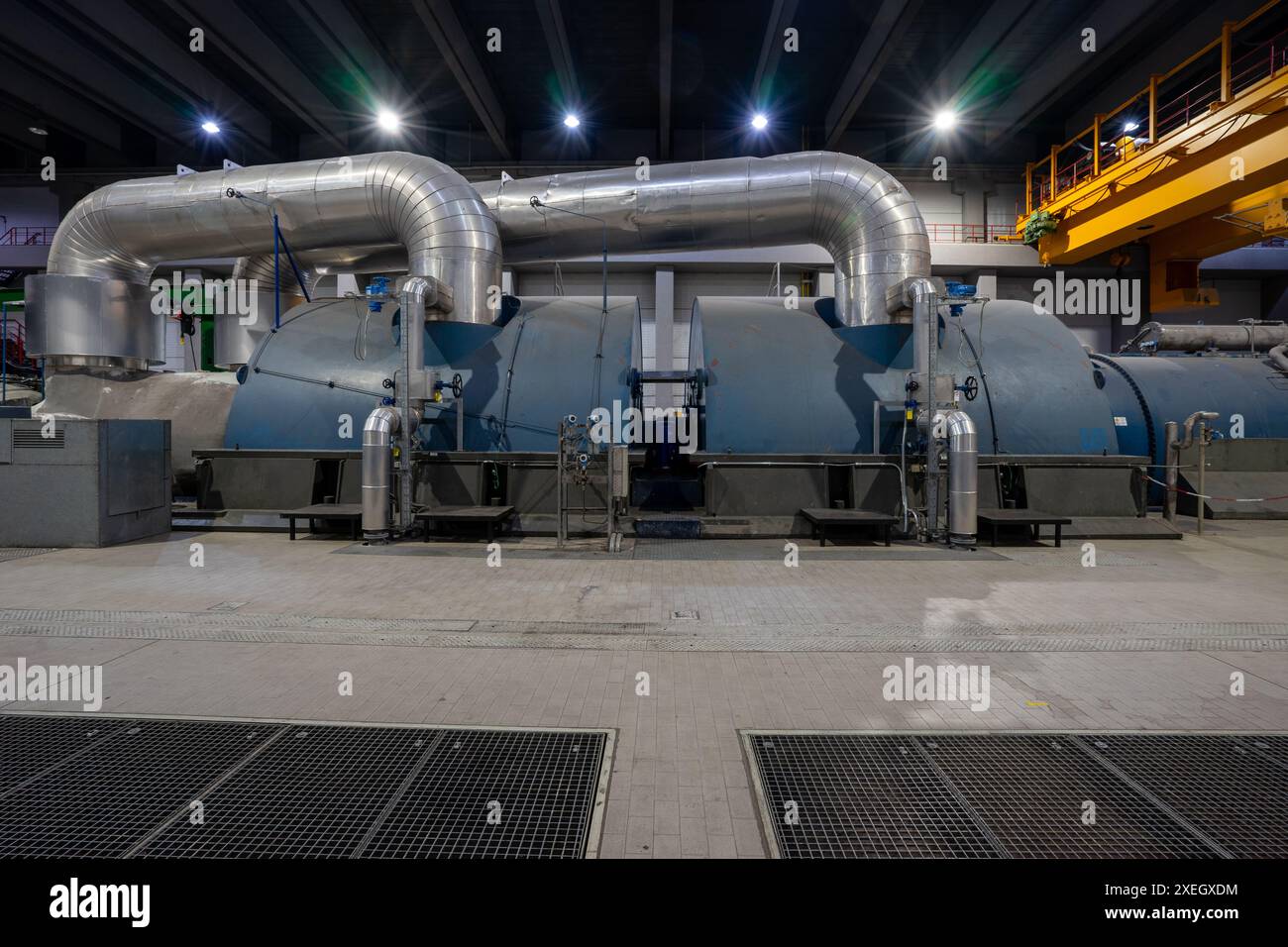 Turbine and generator in a coal-fired power plant Stock Photo - Alamy