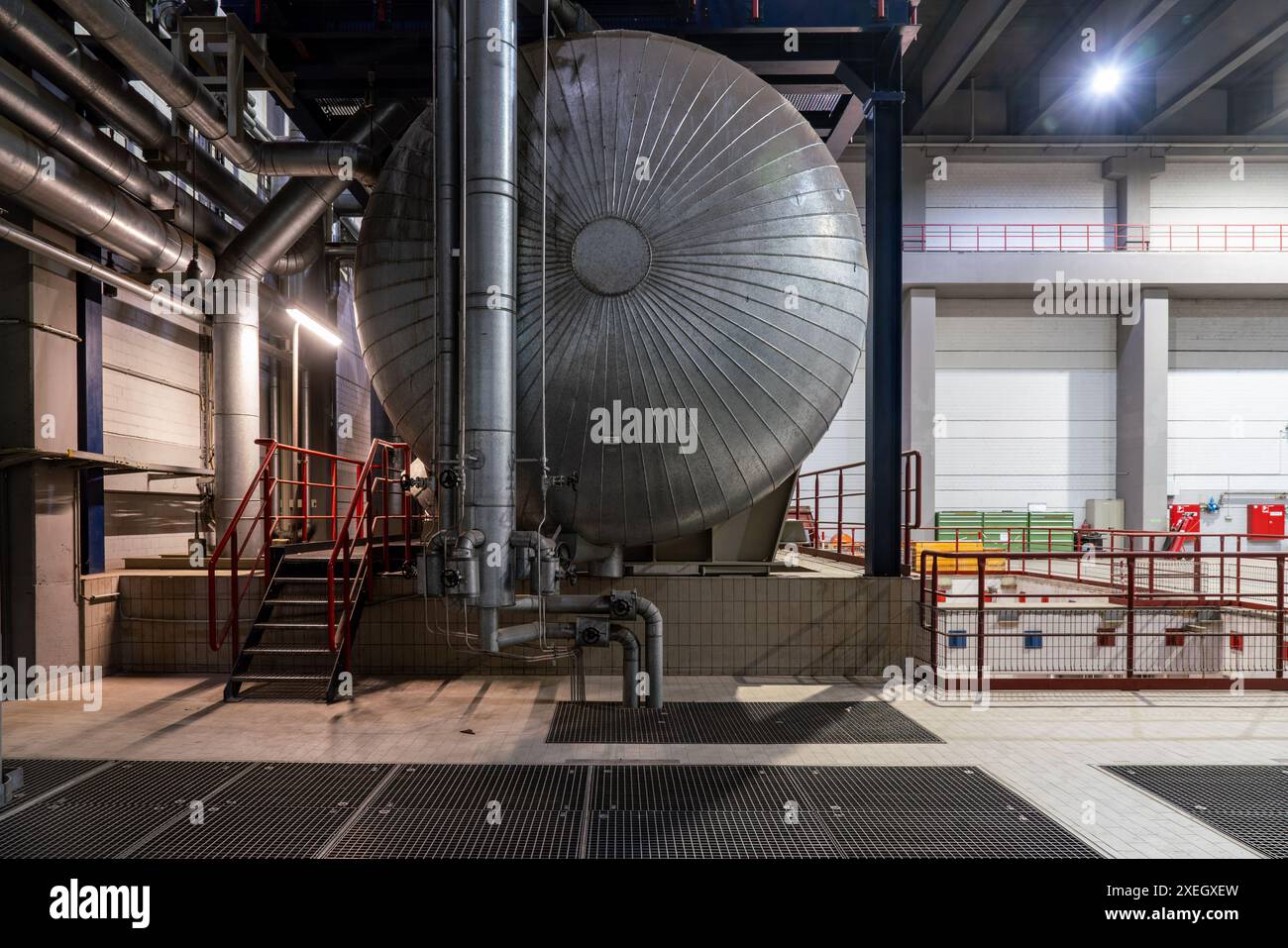 Pressure vessel in the nacelle of a coal-fired power plant Stock Photo ...