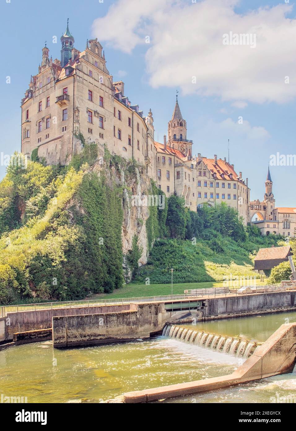 Former residential castle hi-res stock photography and images - Alamy