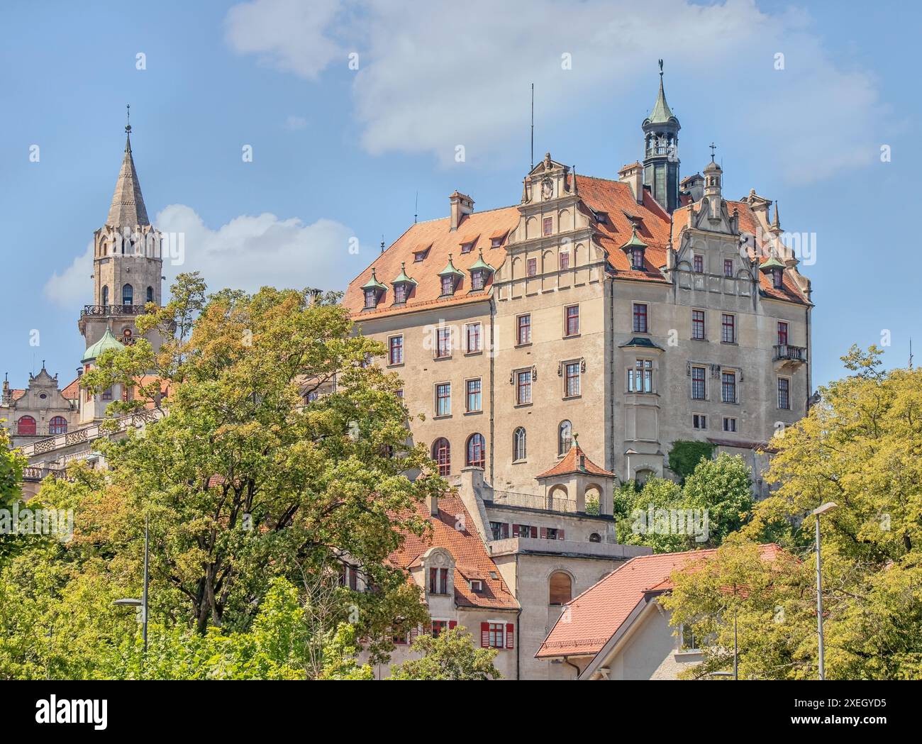 Former residential castle hi-res stock photography and images - Alamy