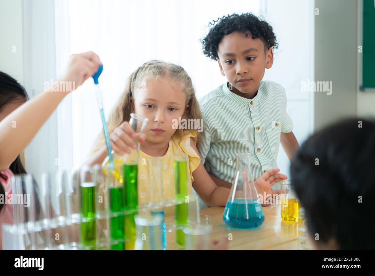 Teacher and students, Learn and experiment with science in a school ...