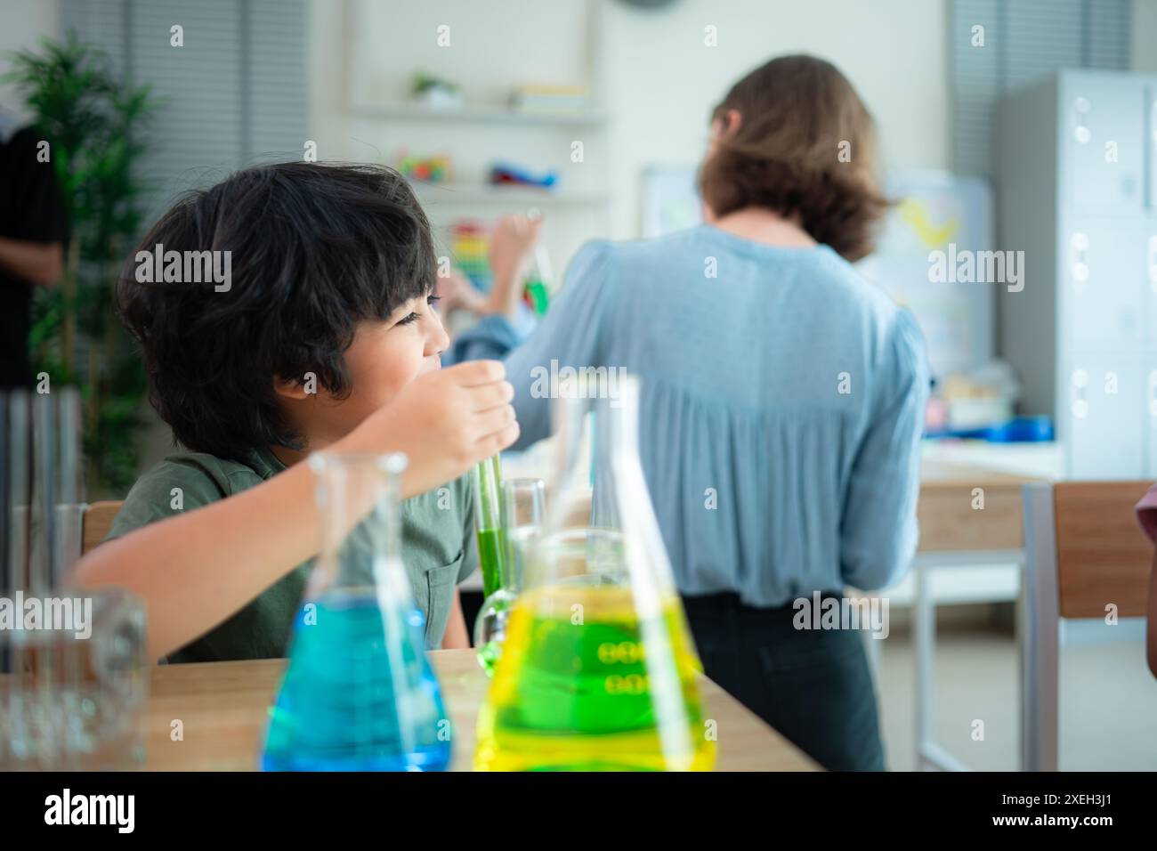 Teacher and students, Learn and experiment with science in a school ...