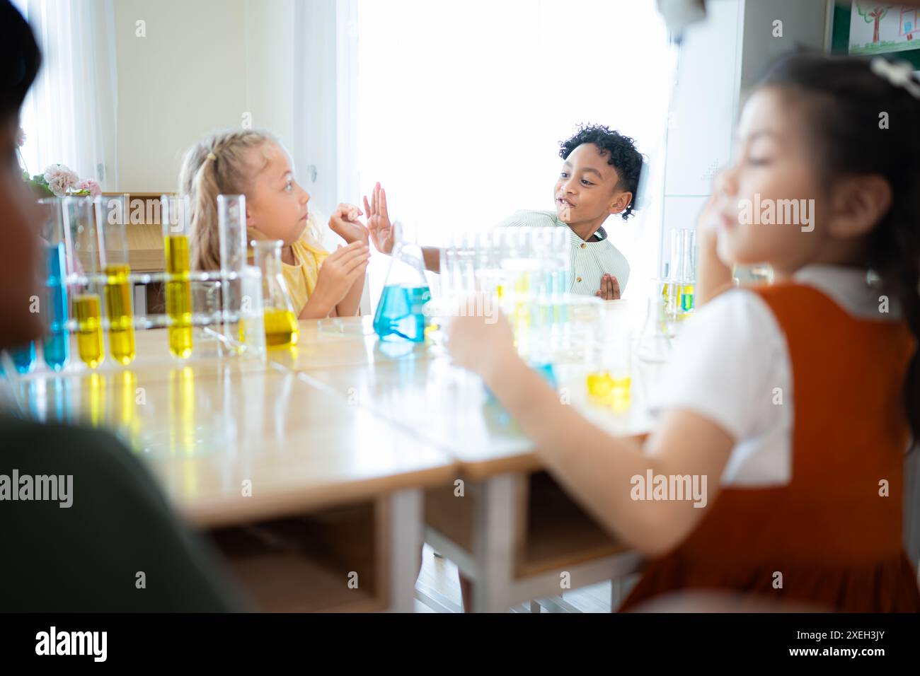 Teacher and students, Learn and experiment with science in a school ...