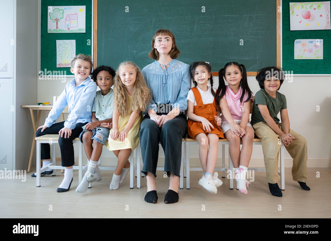 Classroom of children hi-res stock photography and images - Alamy