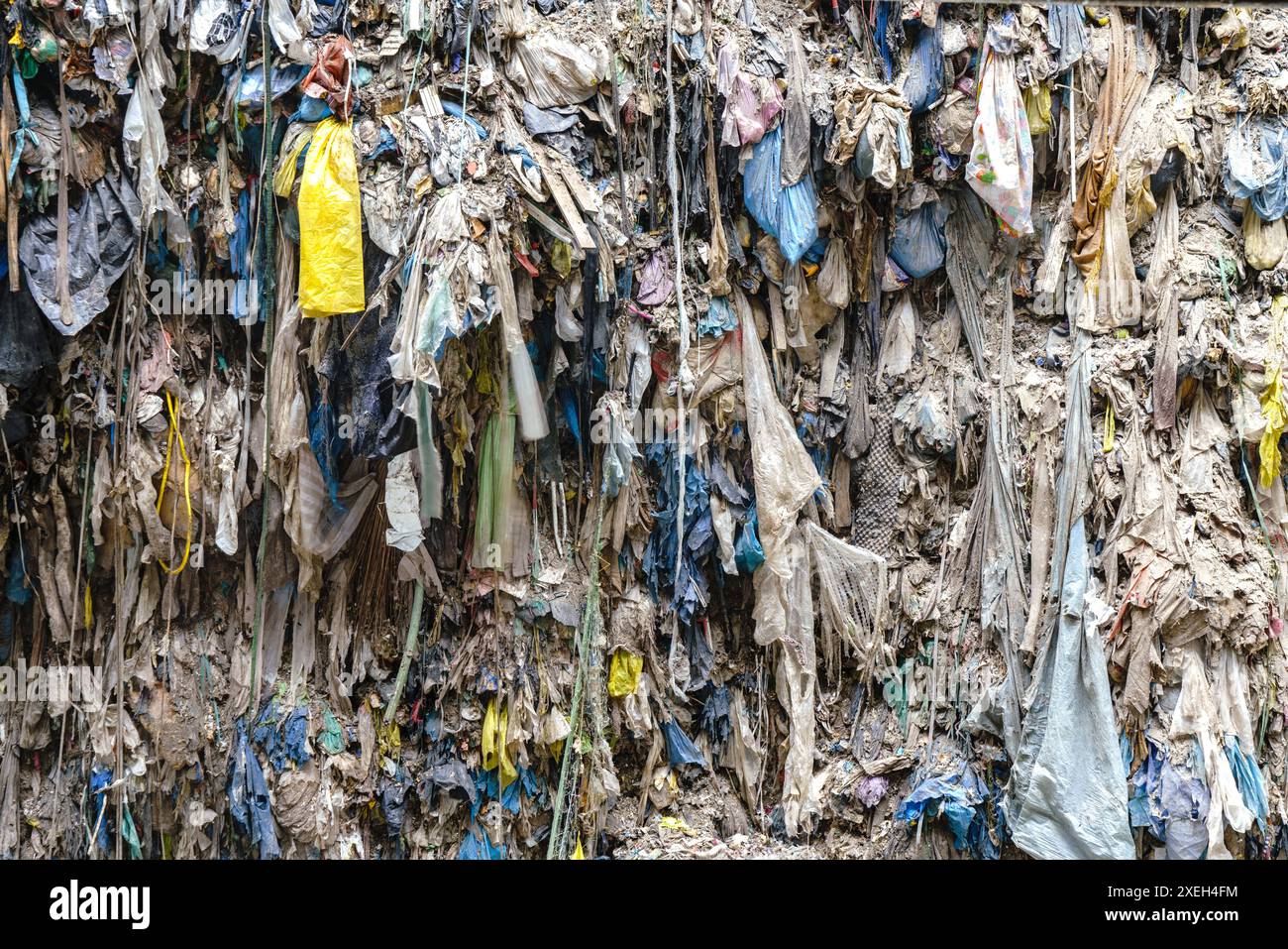 Waste bunker in a waste-to-energy plant Stock Photo - Alamy