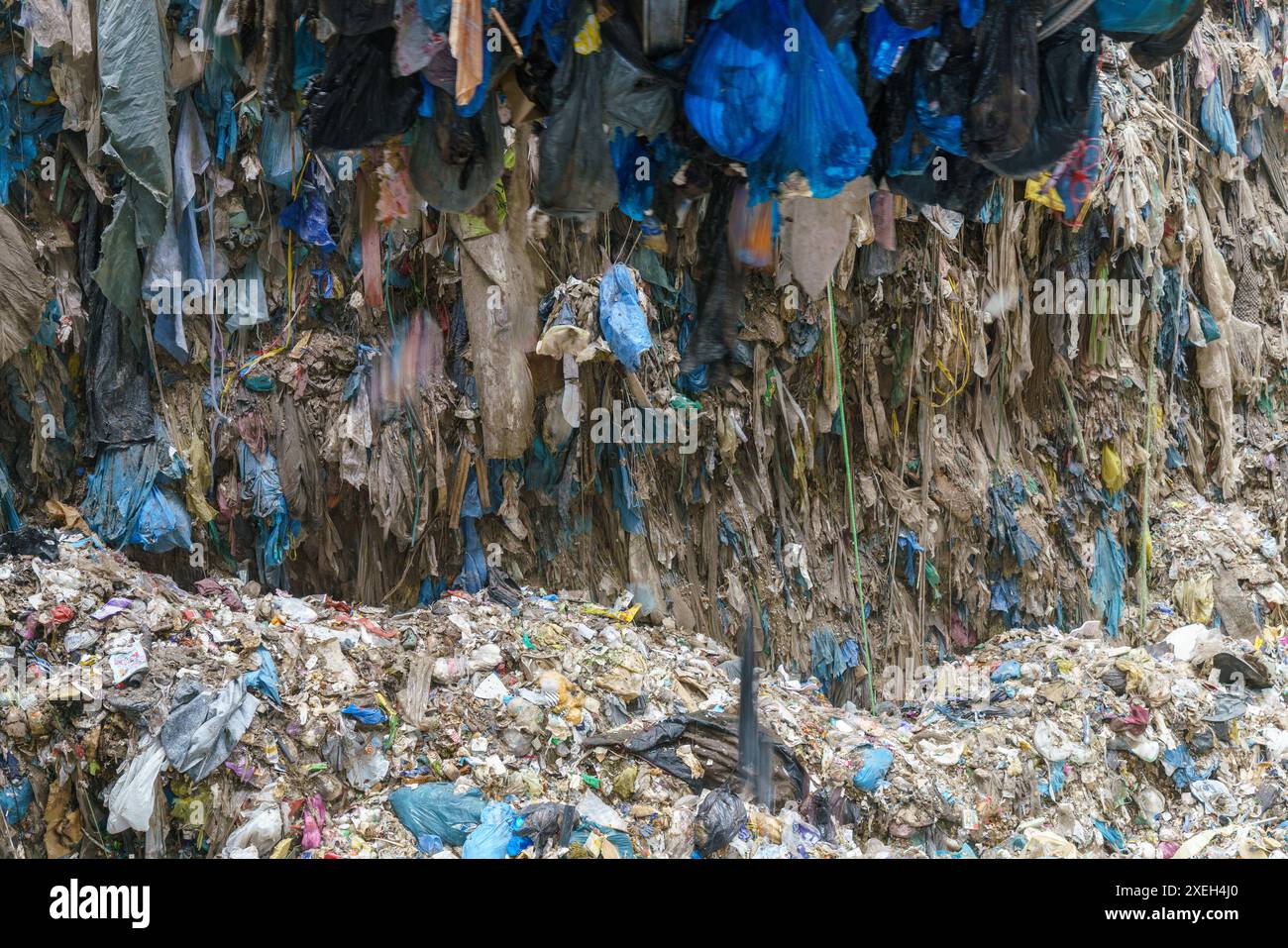 Waste bunker in a waste-to-energy plant Stock Photo - Alamy