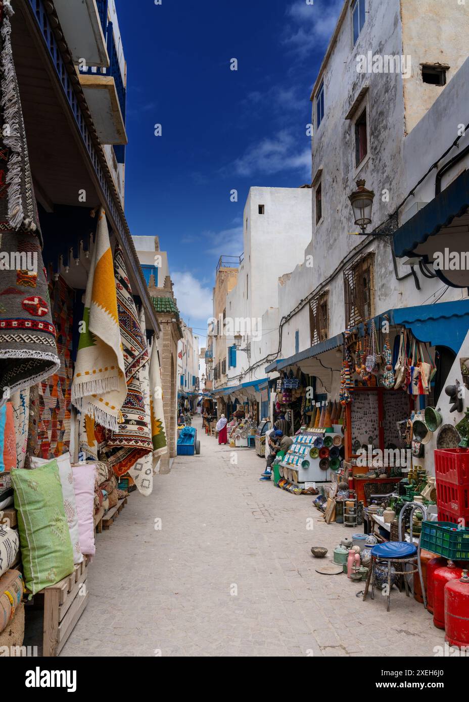 Shops vertical hi-res stock photography and images - Alamy