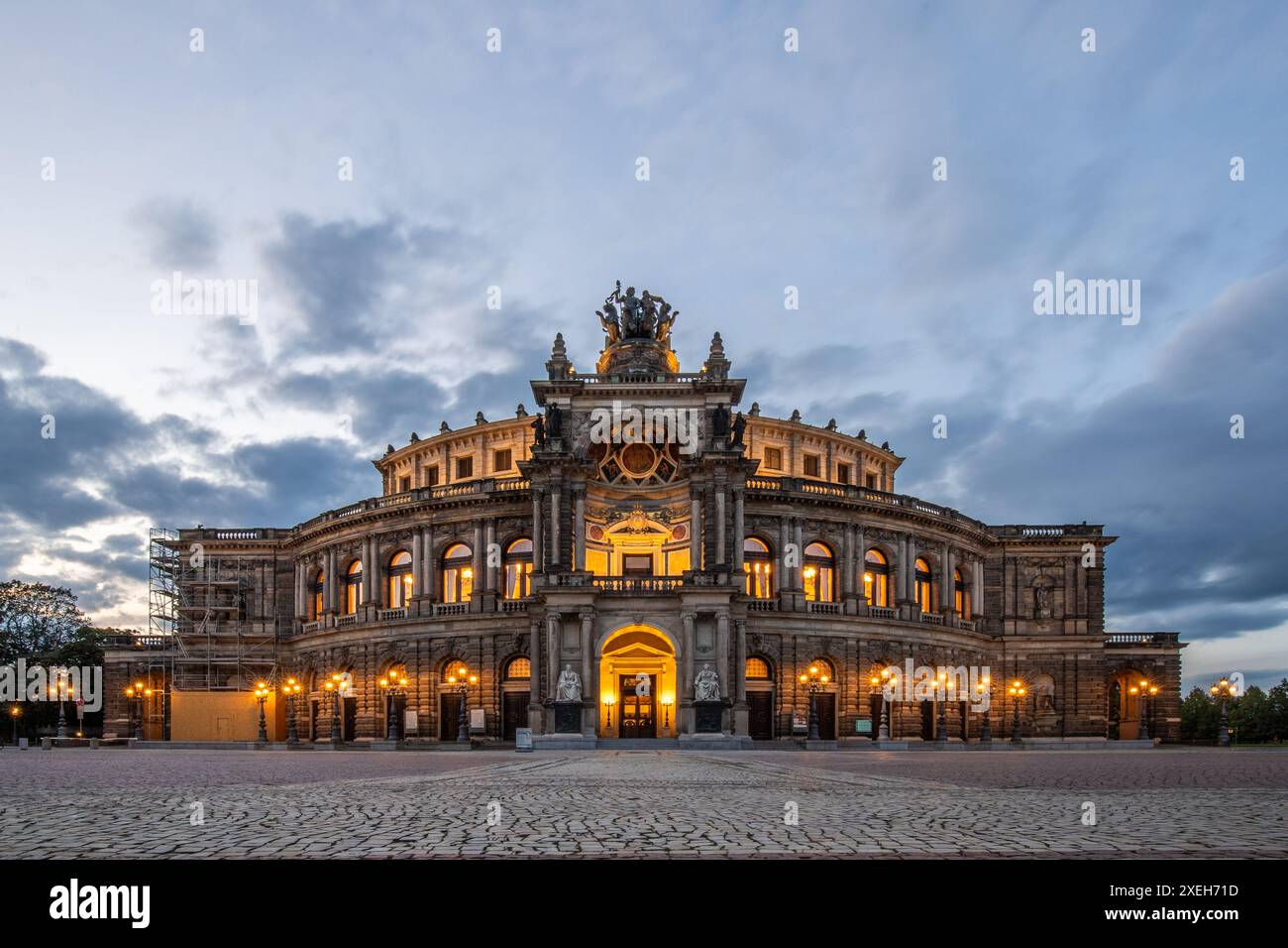 Dresden saxony semperoper opera hi-res stock photography and images - Alamy