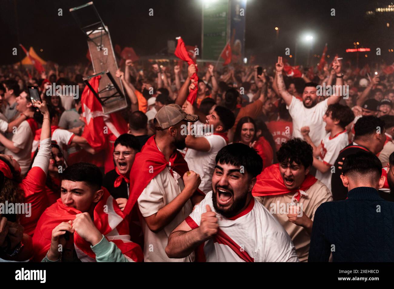 Tuerkische Fans feiern den Achtelfinaleinzug, Turkish Fans celebrating ...