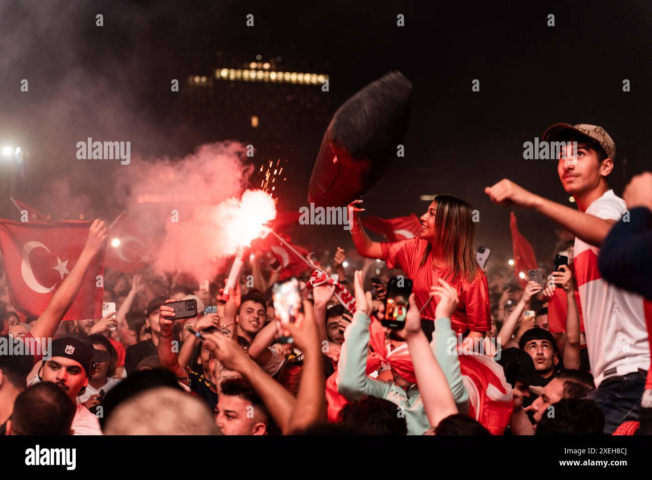 Tuerkische Fans feiern den Achtelfinaleinzug, Turkish Fans celebrating ...