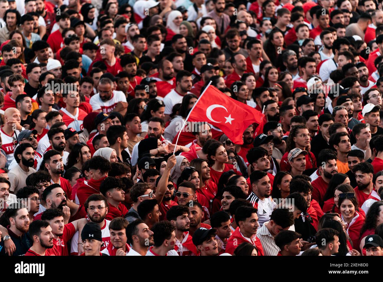 Tuerkische Flagge in der Menge, turkish flag in the crowd GER, UEFA ...
