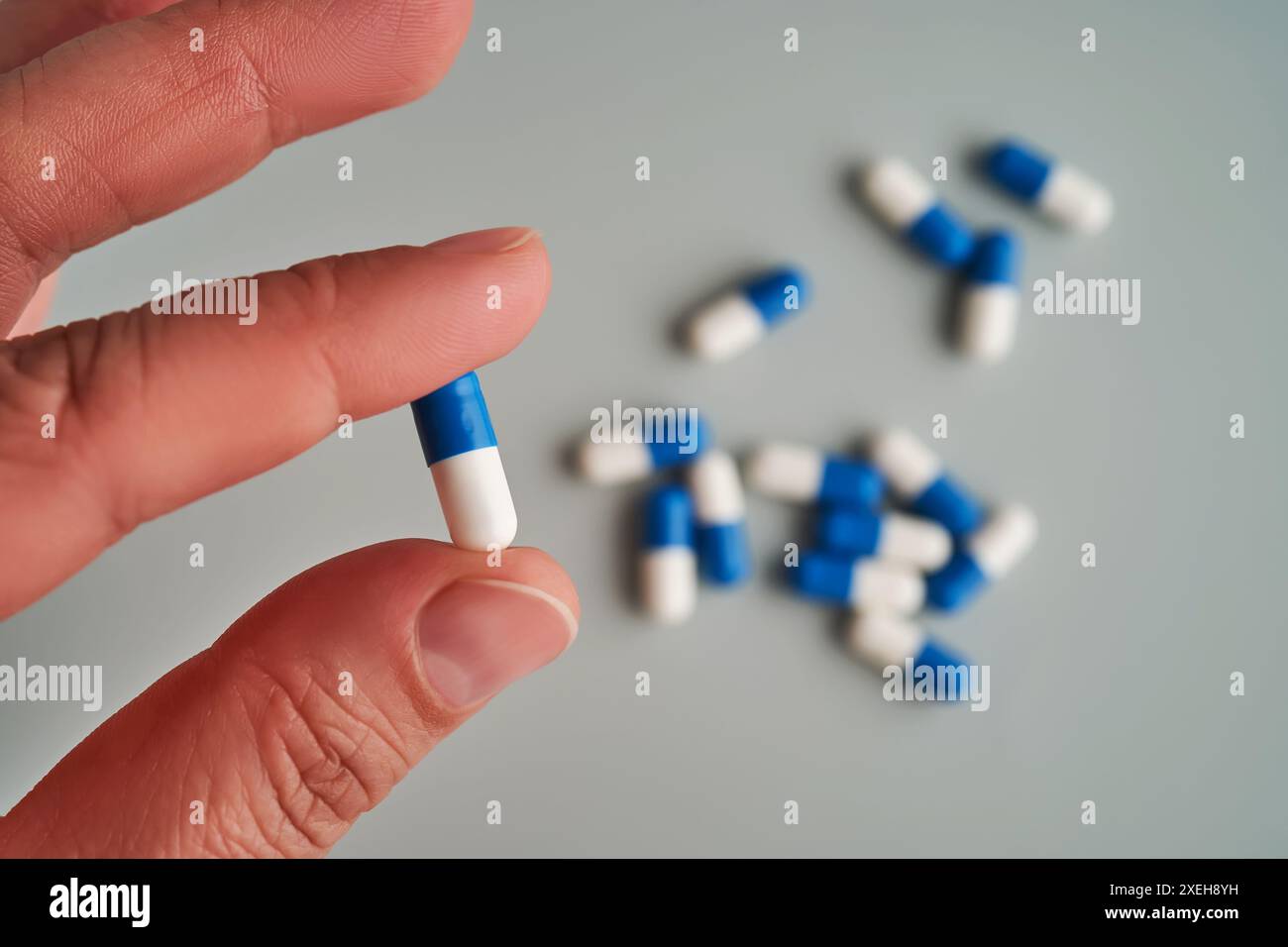 Capsule pill blue white hi-res stock photography and images - Alamy