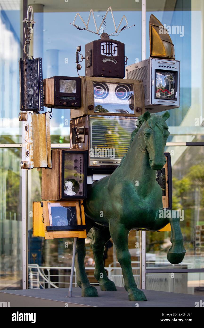 Communication equestrian statue hi-res stock photography and images - Alamy
