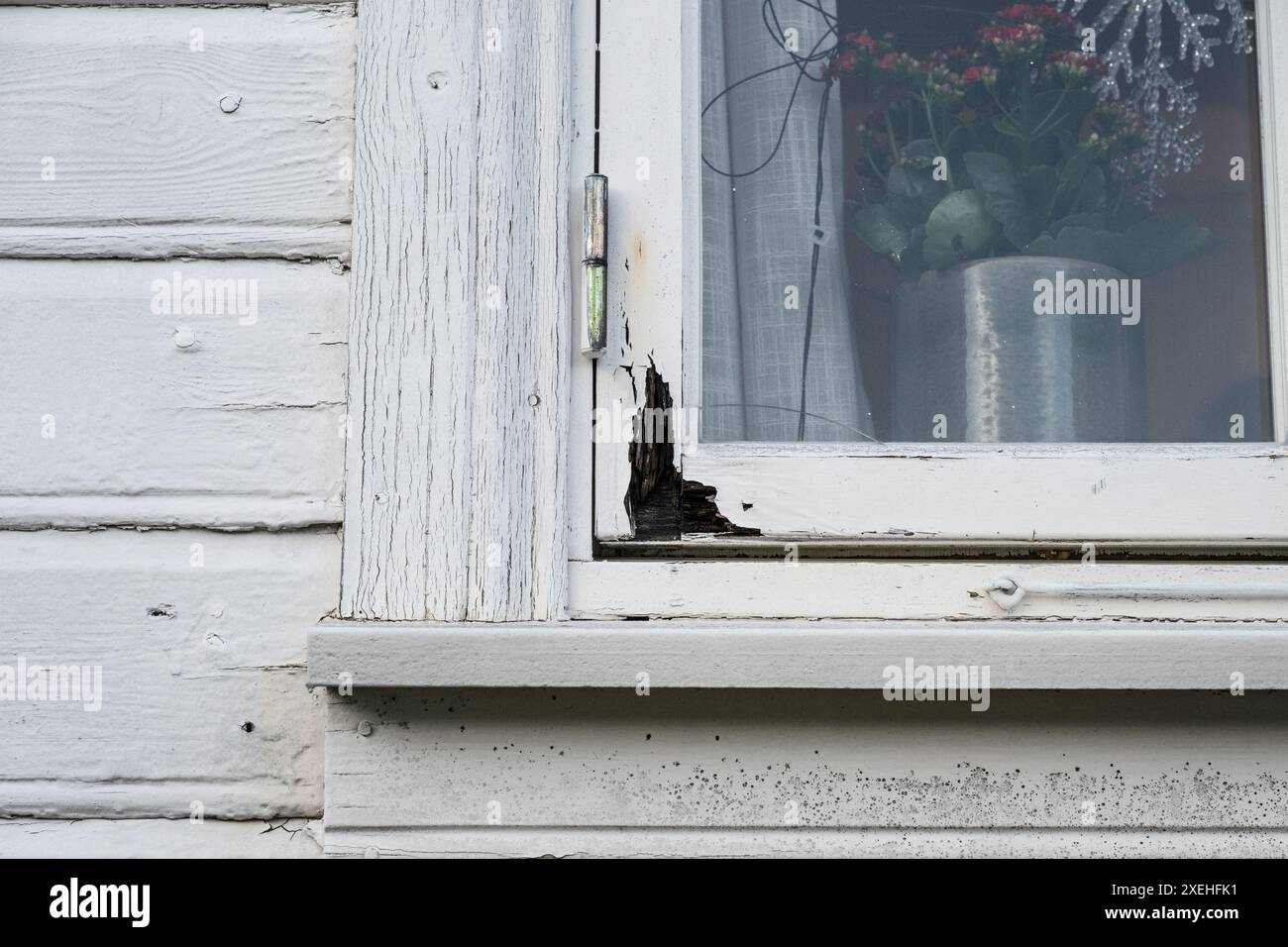 Rotten window frame interior hi-res stock photography and images - Alamy