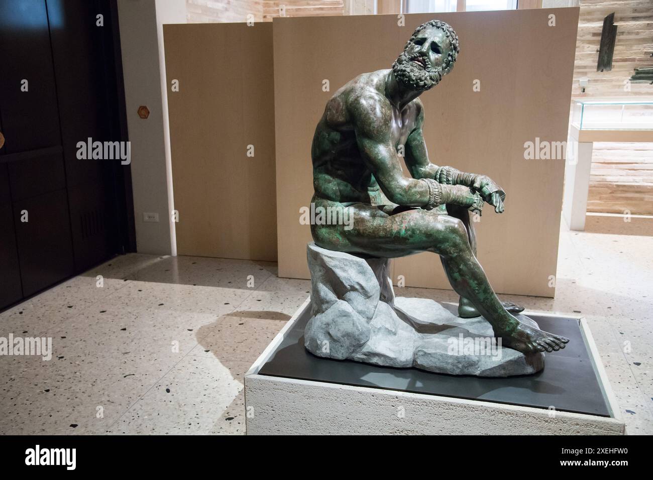 Ancient Roman bronze statue Il Pugile in riposo (Boxer at rest) from IV ...