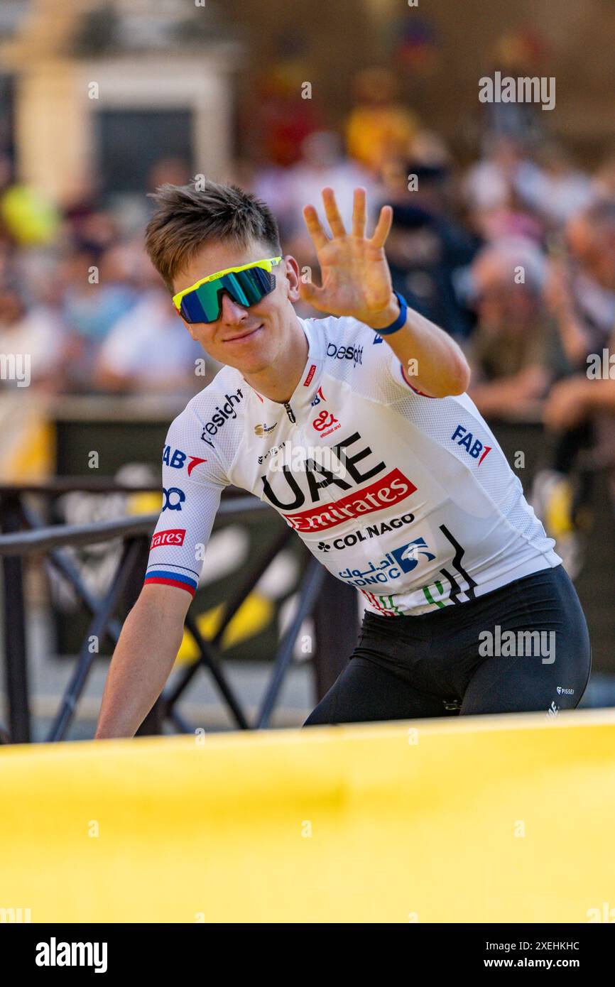 Tadej pogacar 2024 tour de france hi-res stock photography and images - Alamy