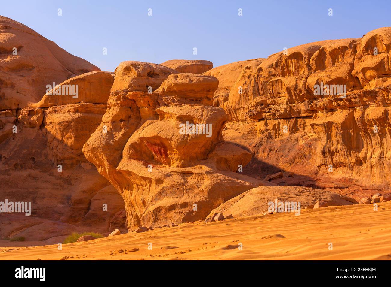 Wadi rum rocks hi-res stock photography and images - Alamy