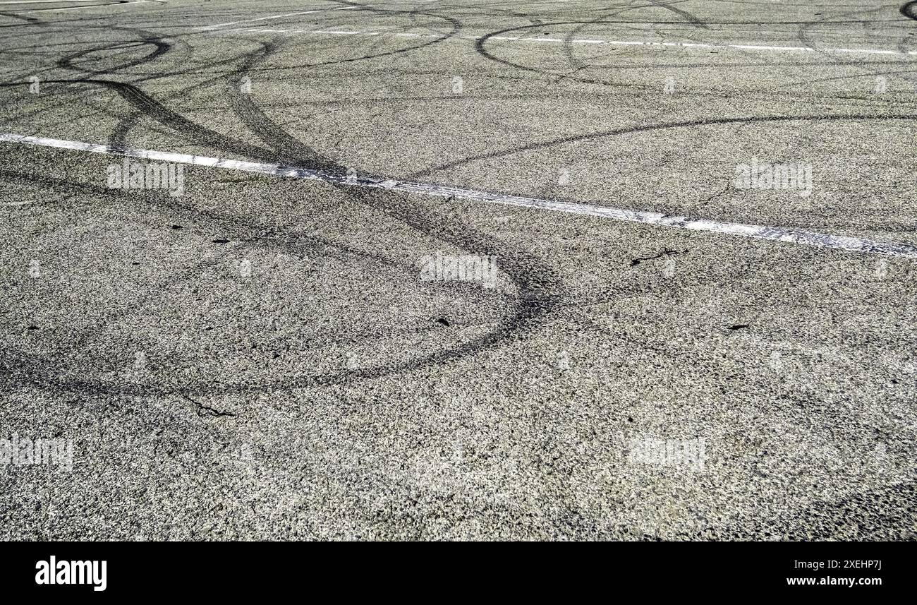 Detail of burnt tire marks on the asphalt, skid Stock Photo - Alamy