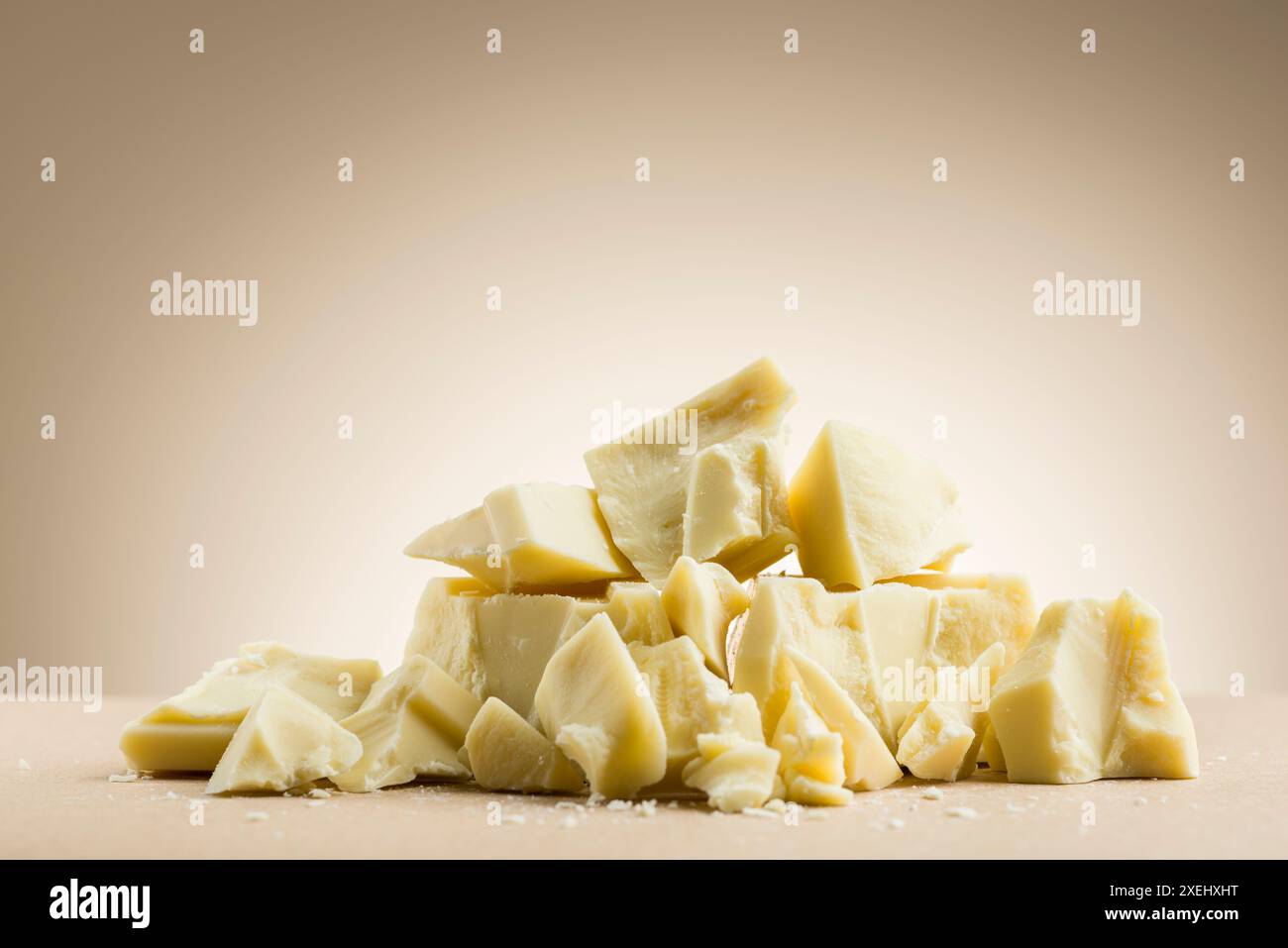 Pile white chocolate flakes hi-res stock photography and images - Alamy