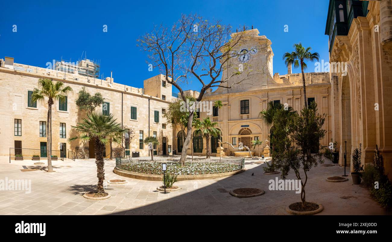 Grandmasters palace valletta malta hi-res stock photography and images ...