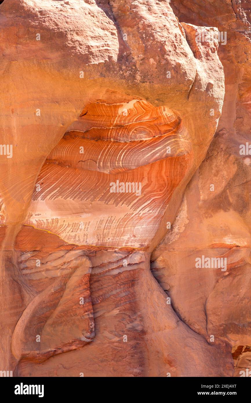 Sandstone rock and mineral layers in Petra, Jordan Stock Photo - Alamy