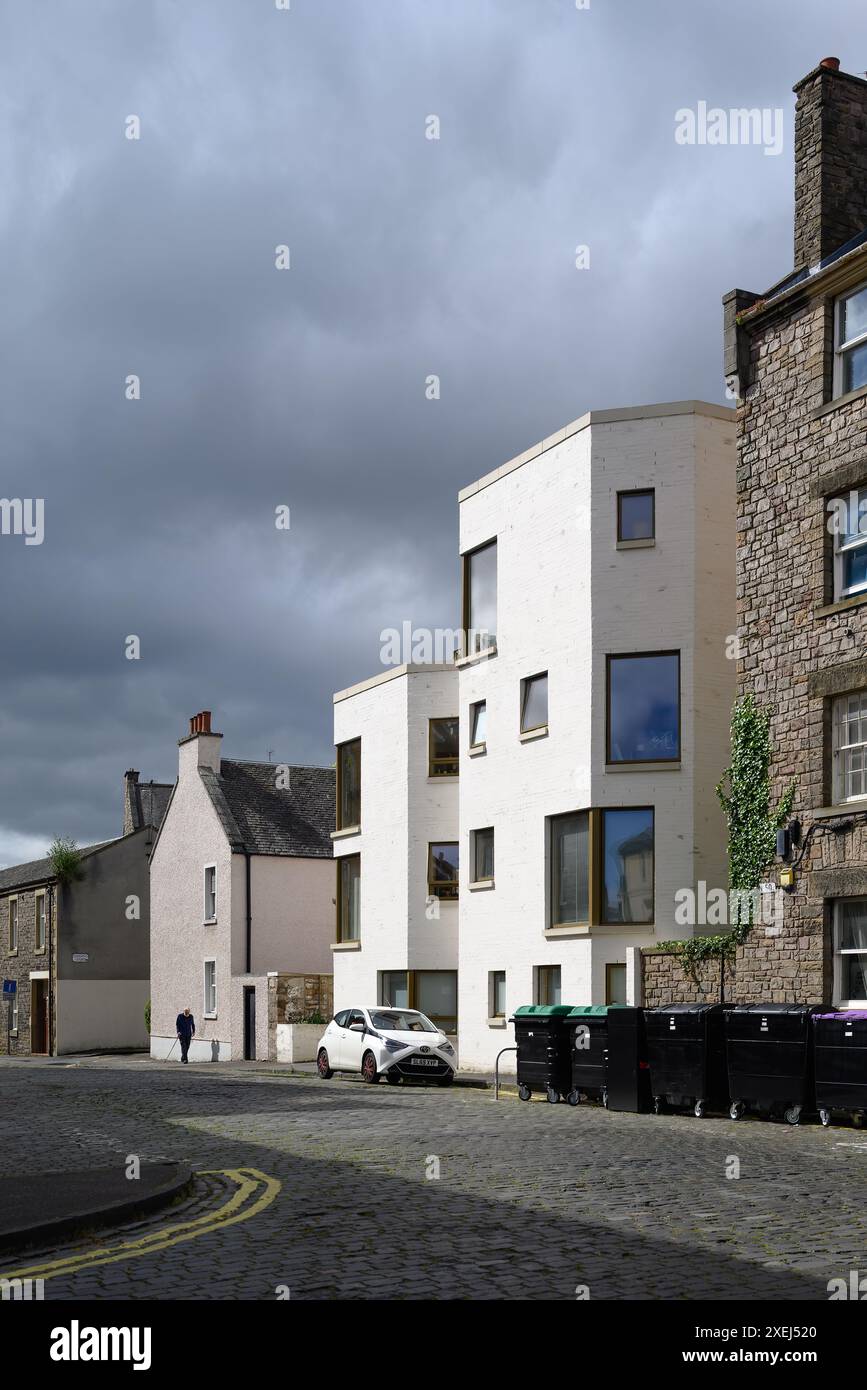 Edinburgh, Scotland, UK - Simon Square housing by Fraser / Livingstone ...
