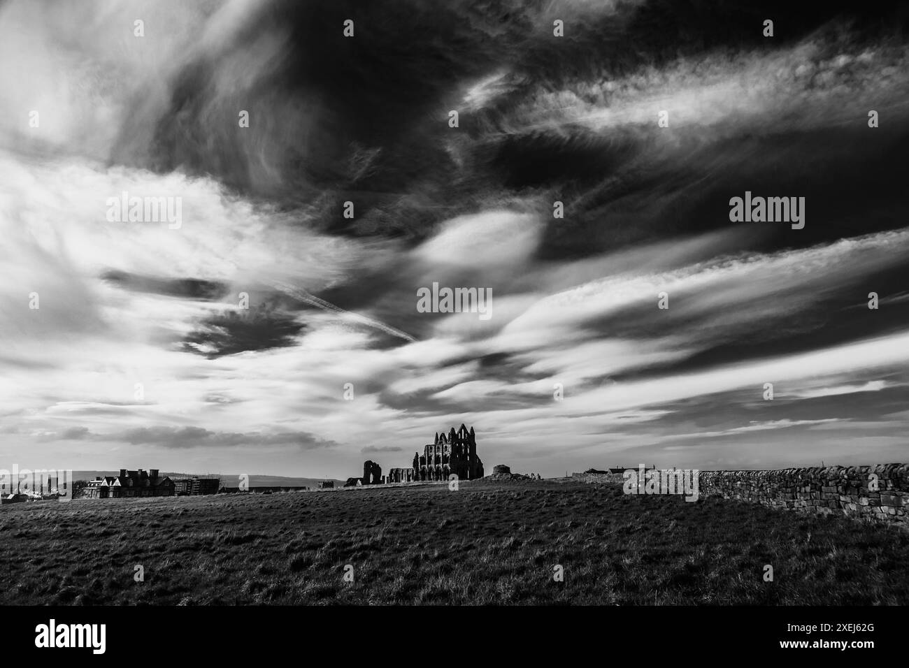 Cirrus clouds uk Black and White Stock Photos & Images - Alamy