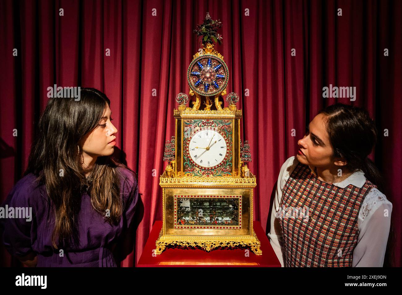 Classic chinese automaton hi-res stock photography and images - Alamy