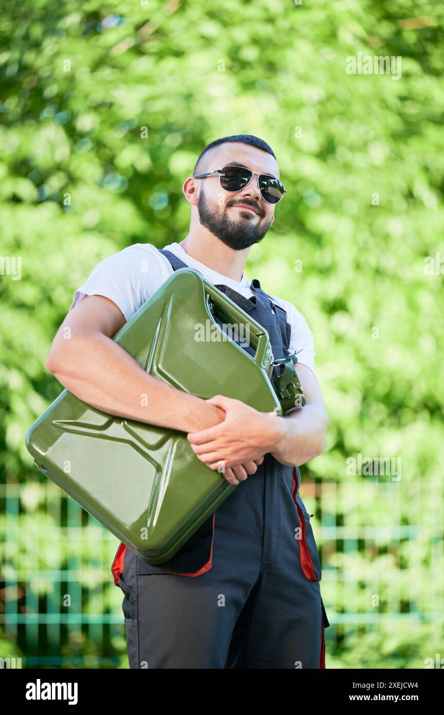 Fuel operator hi-res stock photography and images - Alamy