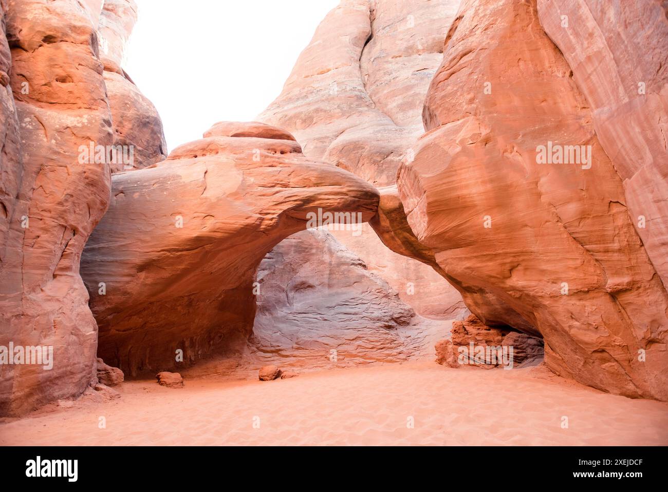 Deep red clay wide view of broken arch in utah Stock Photo - Alamy