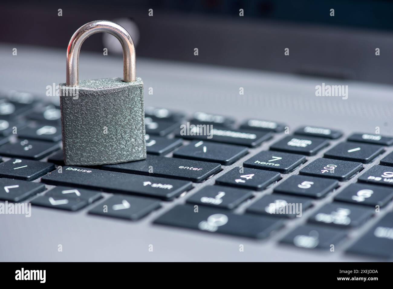 Close-up of closed lock on computer keyboard Stock Photo - Alamy