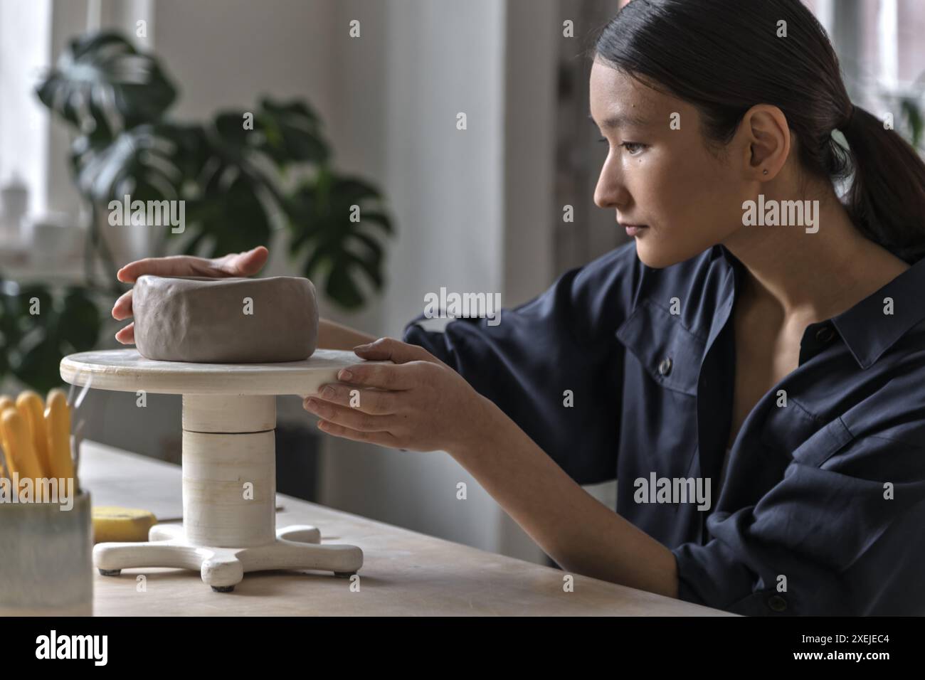 Girl modeling in studio hi-res stock photography and images - Alamy