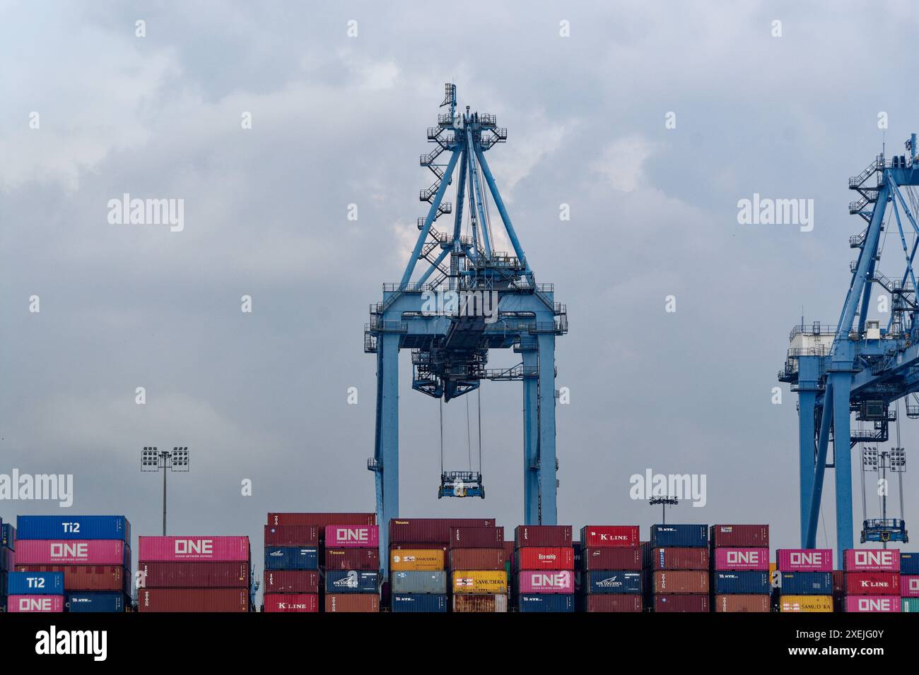 Container Crane Single Crane with lowered boom - working on containers ...