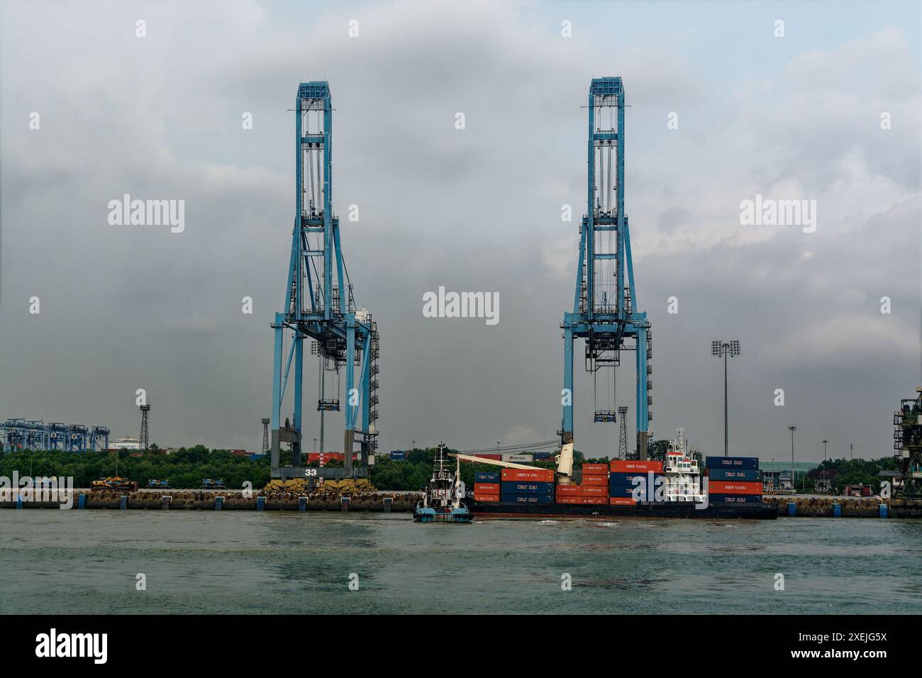 Container Cranes - pair with raised booms - Kuala Lumpur Stock Photo ...