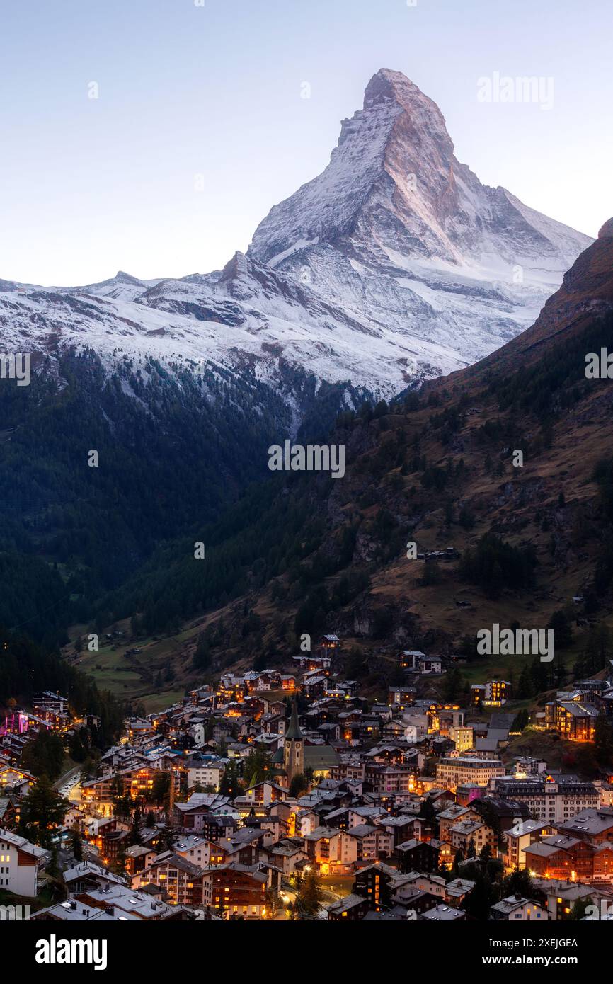 Zermatt village matterhorn background hi-res stock photography and ...