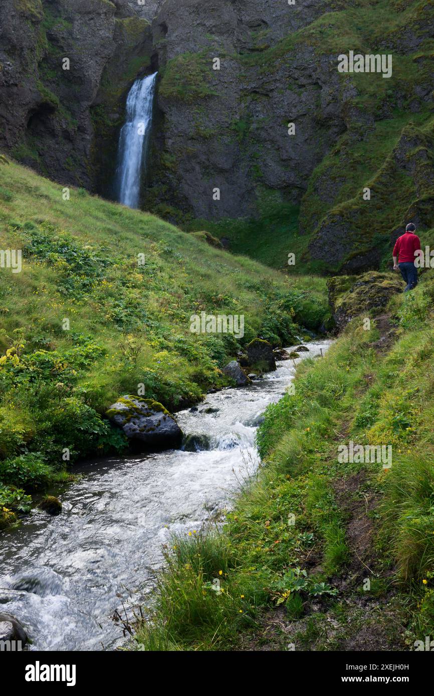 Waterfall scenic vertical hi-res stock photography and images - Alamy