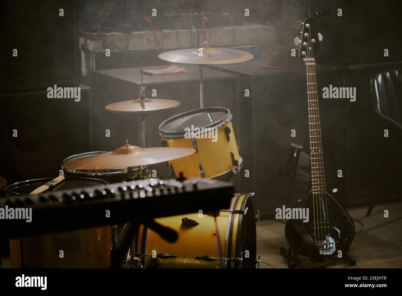 Punk garage interior hi-res stock photography and images - Alamy