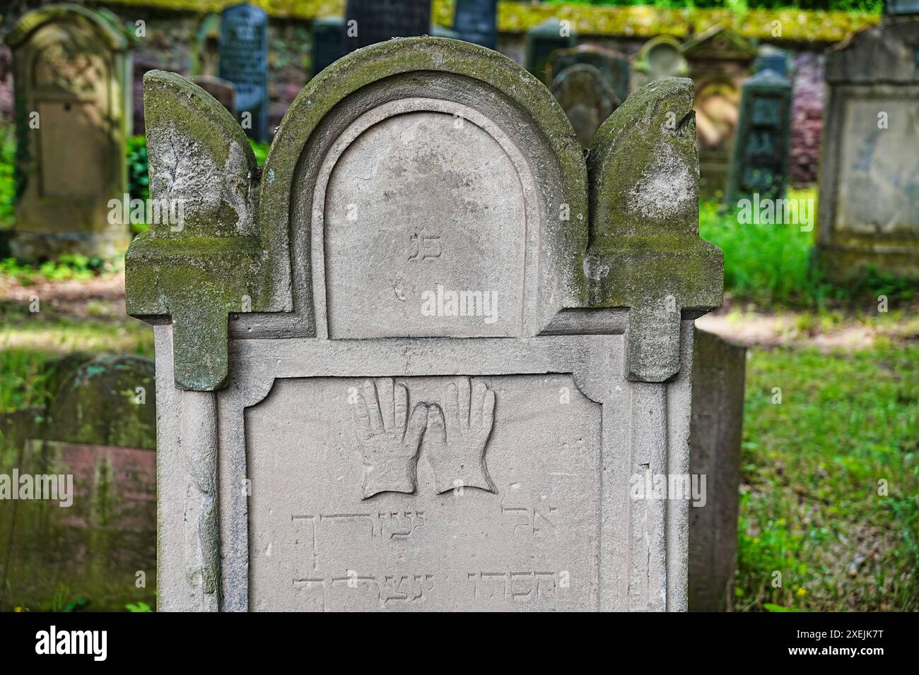 Gravestone symbol of blessing hands at Jewish cemetery Stock Photo - Alamy