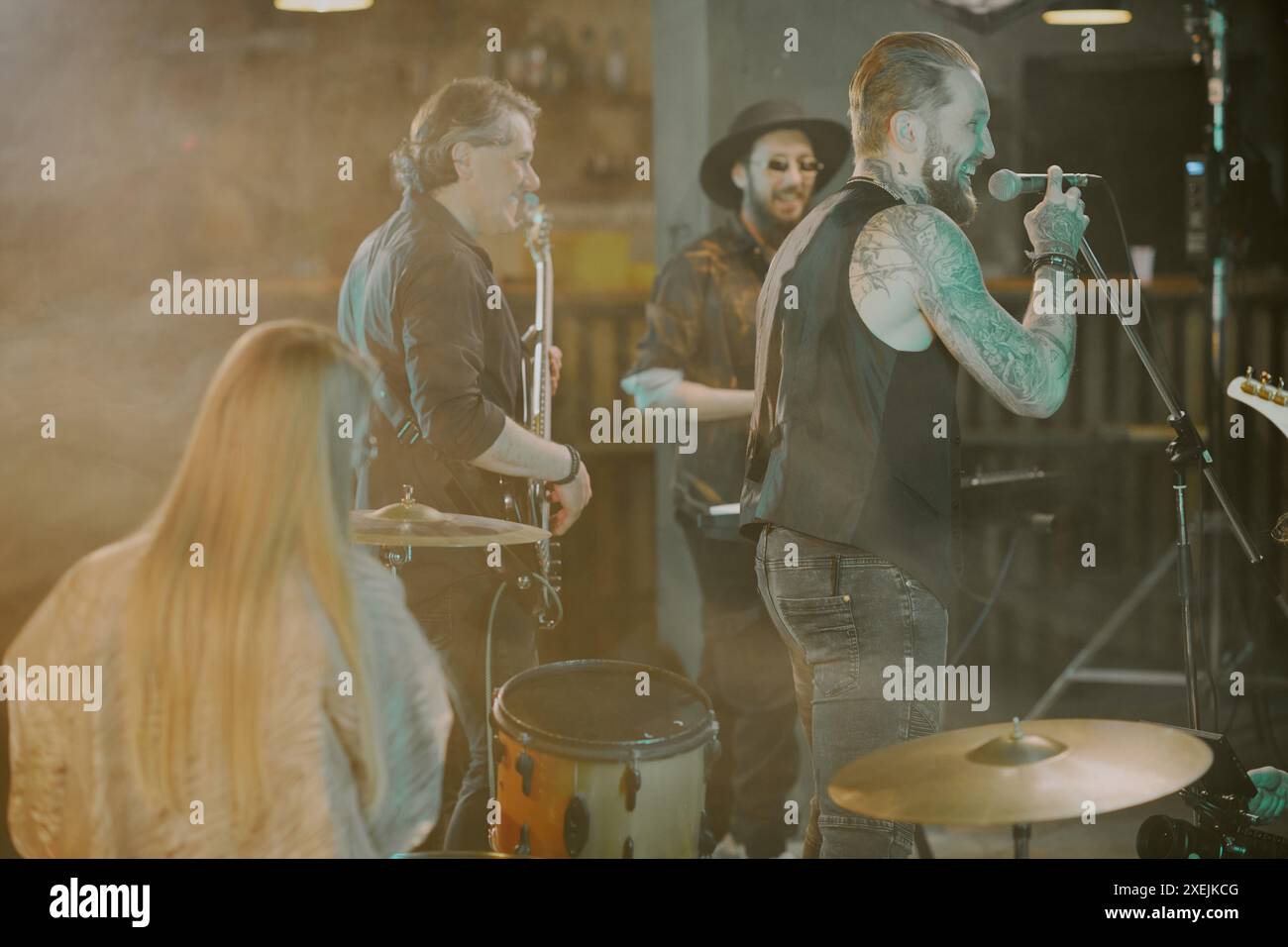 Pop metal hi-res stock photography and images - Alamy