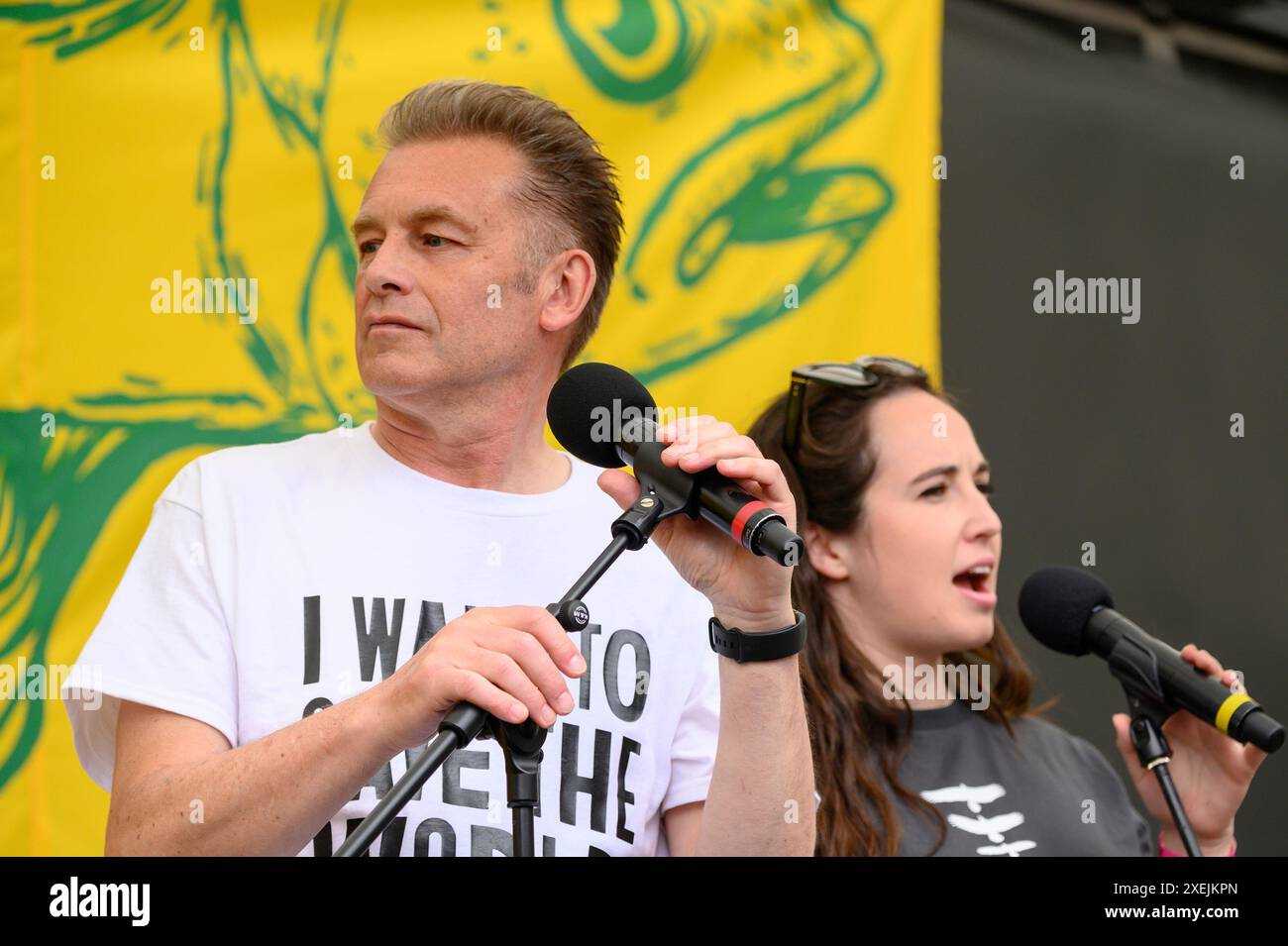 Chris packham megan mccubbin hi-res stock photography and images - Alamy