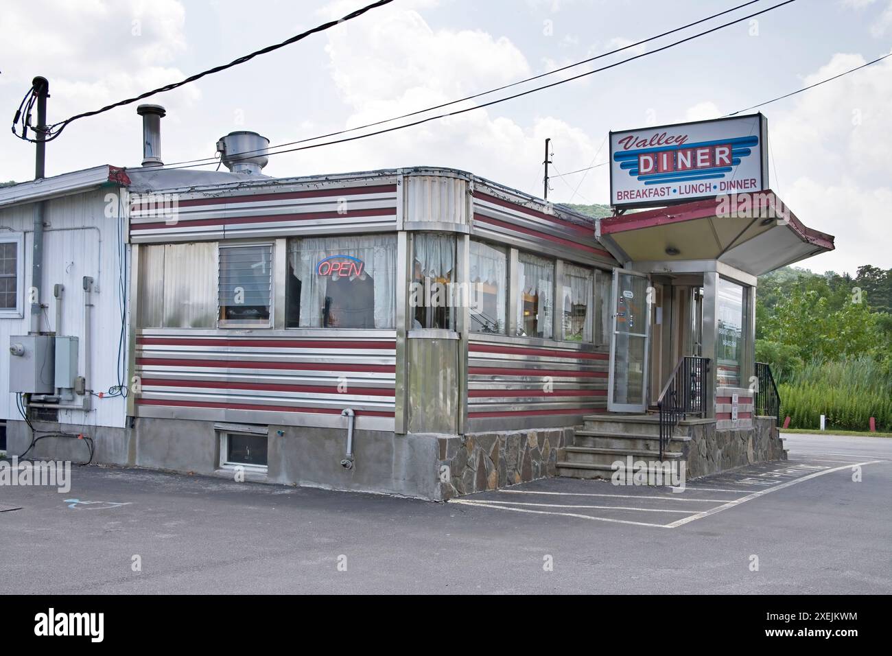 a traditional american diner in dover valley Stock Photo - Alamy