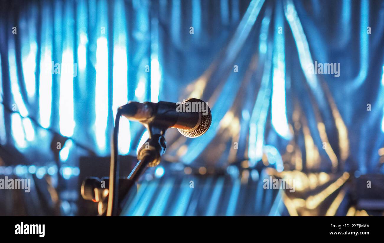 Microphone on empty stage concert hi-res stock photography and images ...