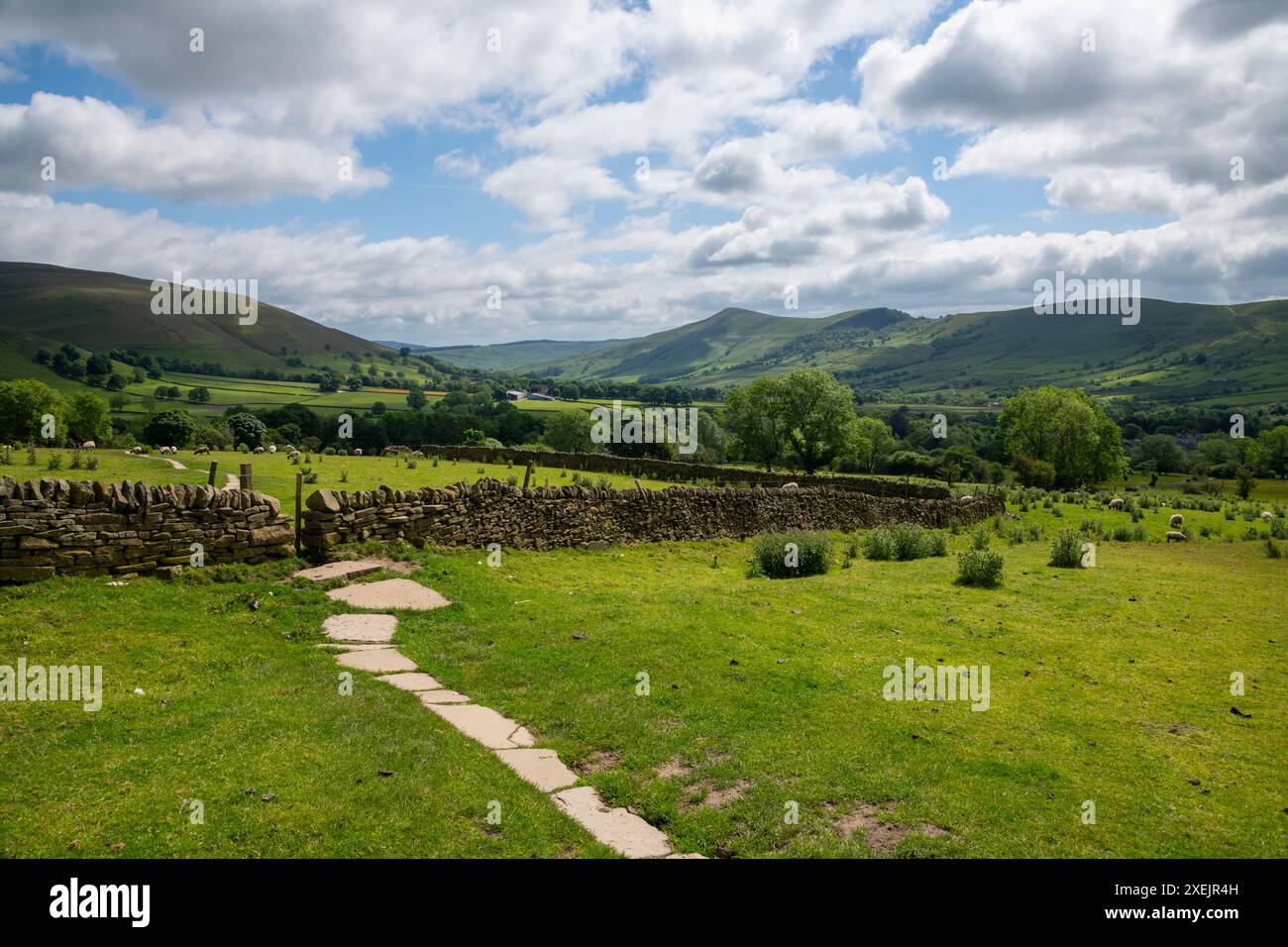 The Pennine Way at Edale in the Peak District national park, Derbyshire ...