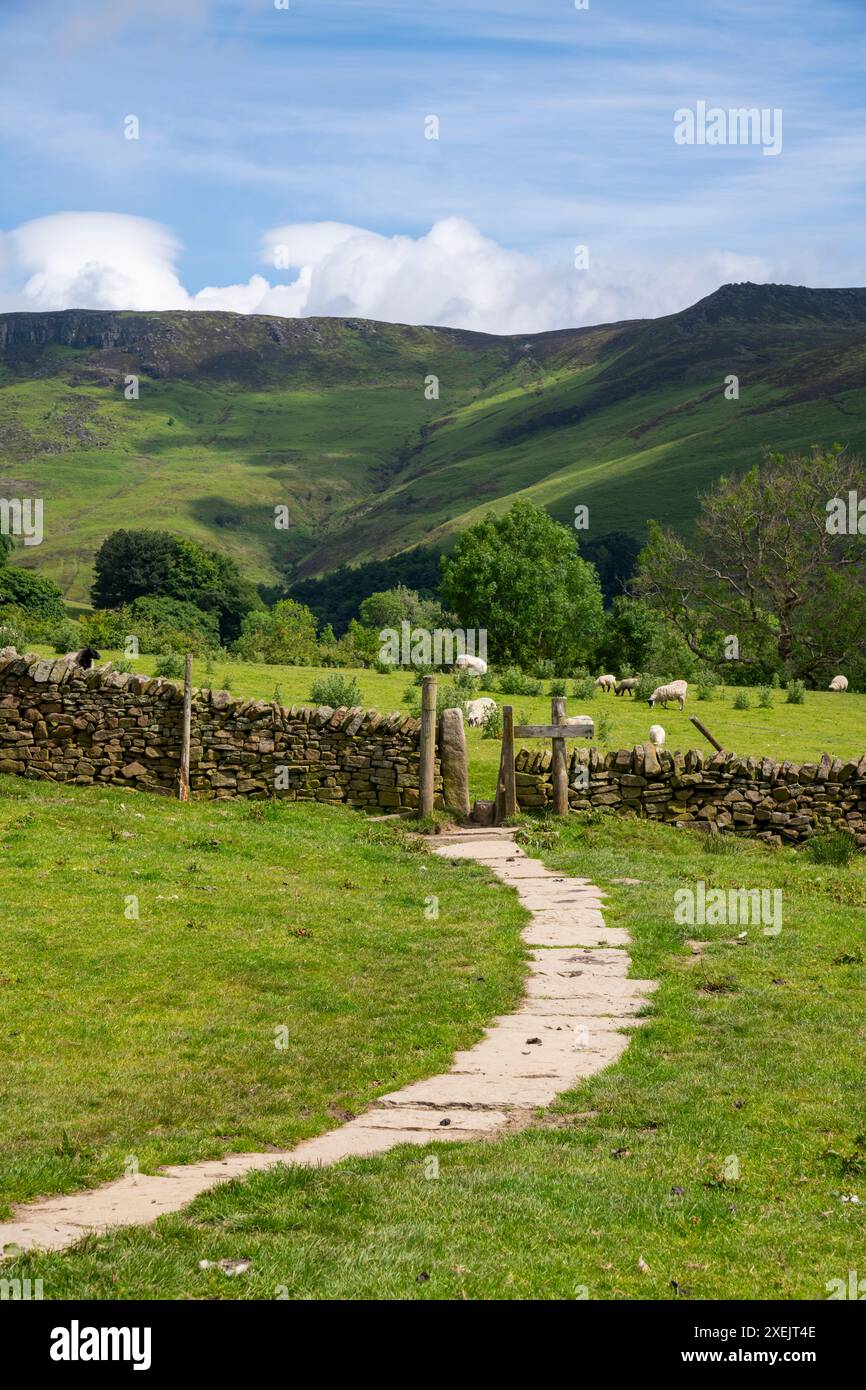 The Pennine Way at Edale in the Peak District national park, Derbyshire ...