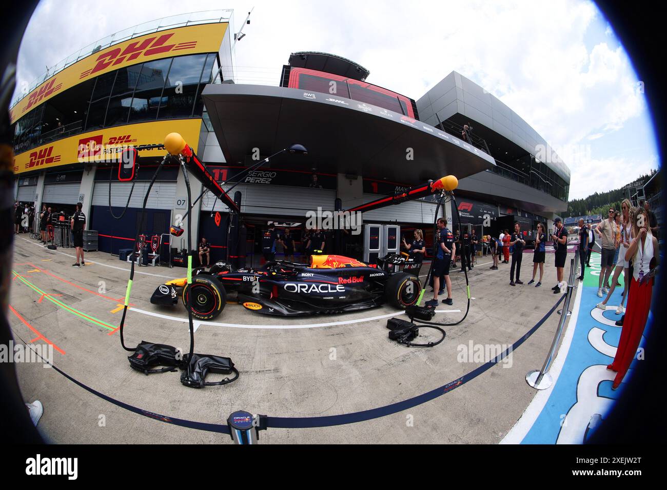 RedBull RB20, 11 Sergio Checo Perez (Oracle Red Bull Racing, #11), Pitstop Practice, Pitlane ...