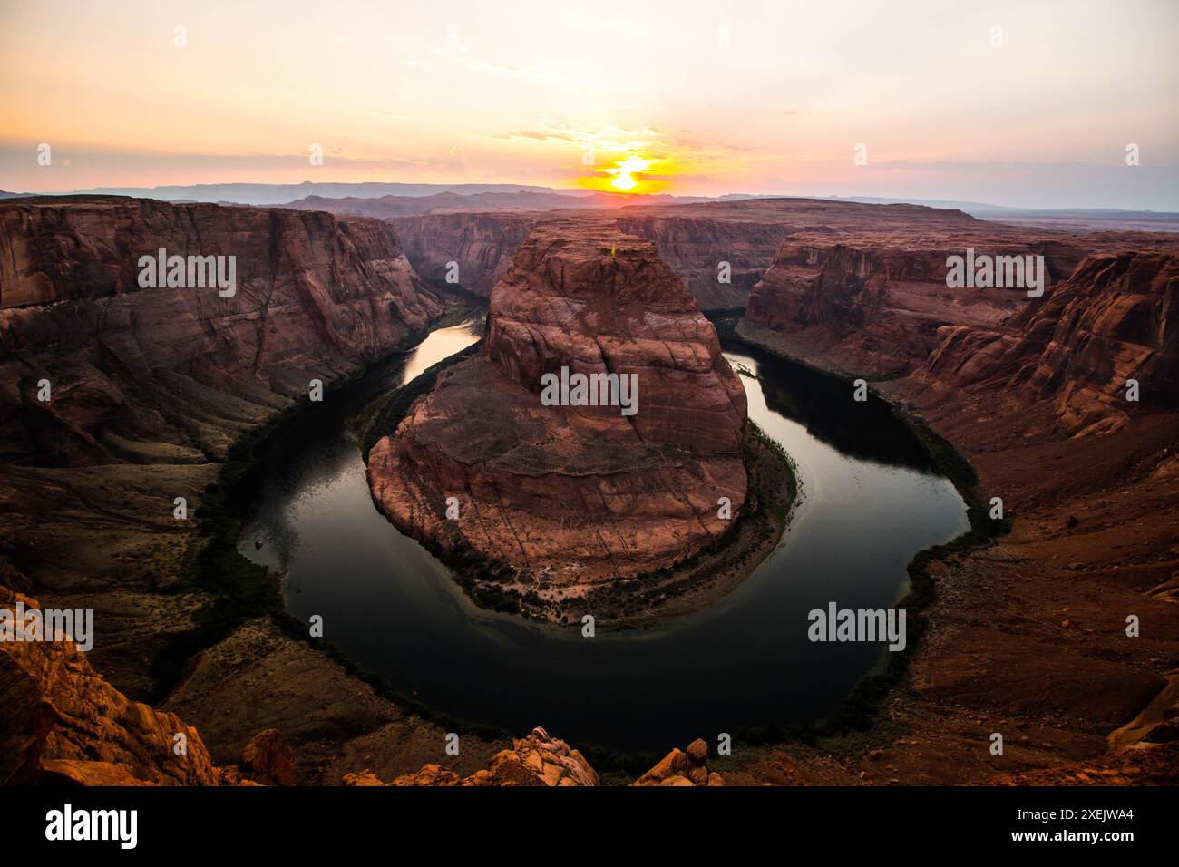 A breathtaking sunset over Horseshoe Bend, where the Colorado River ...