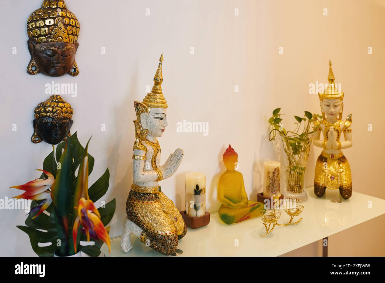 Hindu altar home hi-res stock photography and images - Alamy